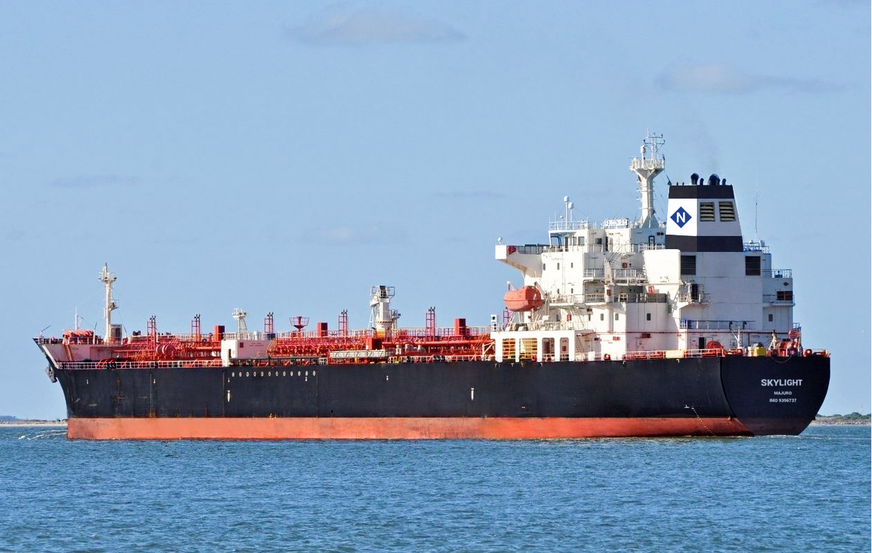 SKYLIGHT – Naftomar